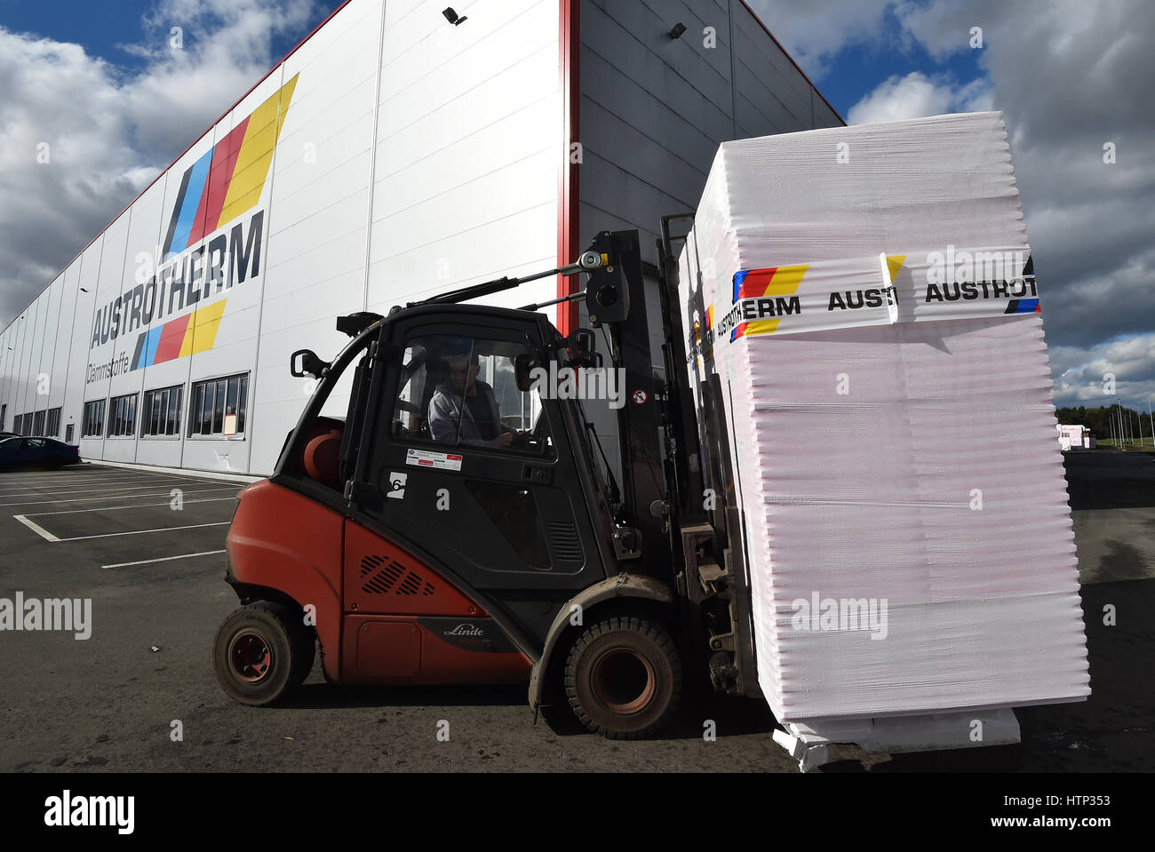 Wittenberge, Germany. 28th Feb, 2017. View of the production of ...