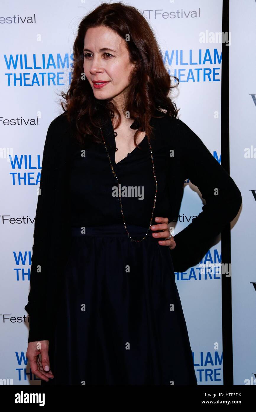 Jessica Hecht High Resolution Stock Photography and Images - Alamy