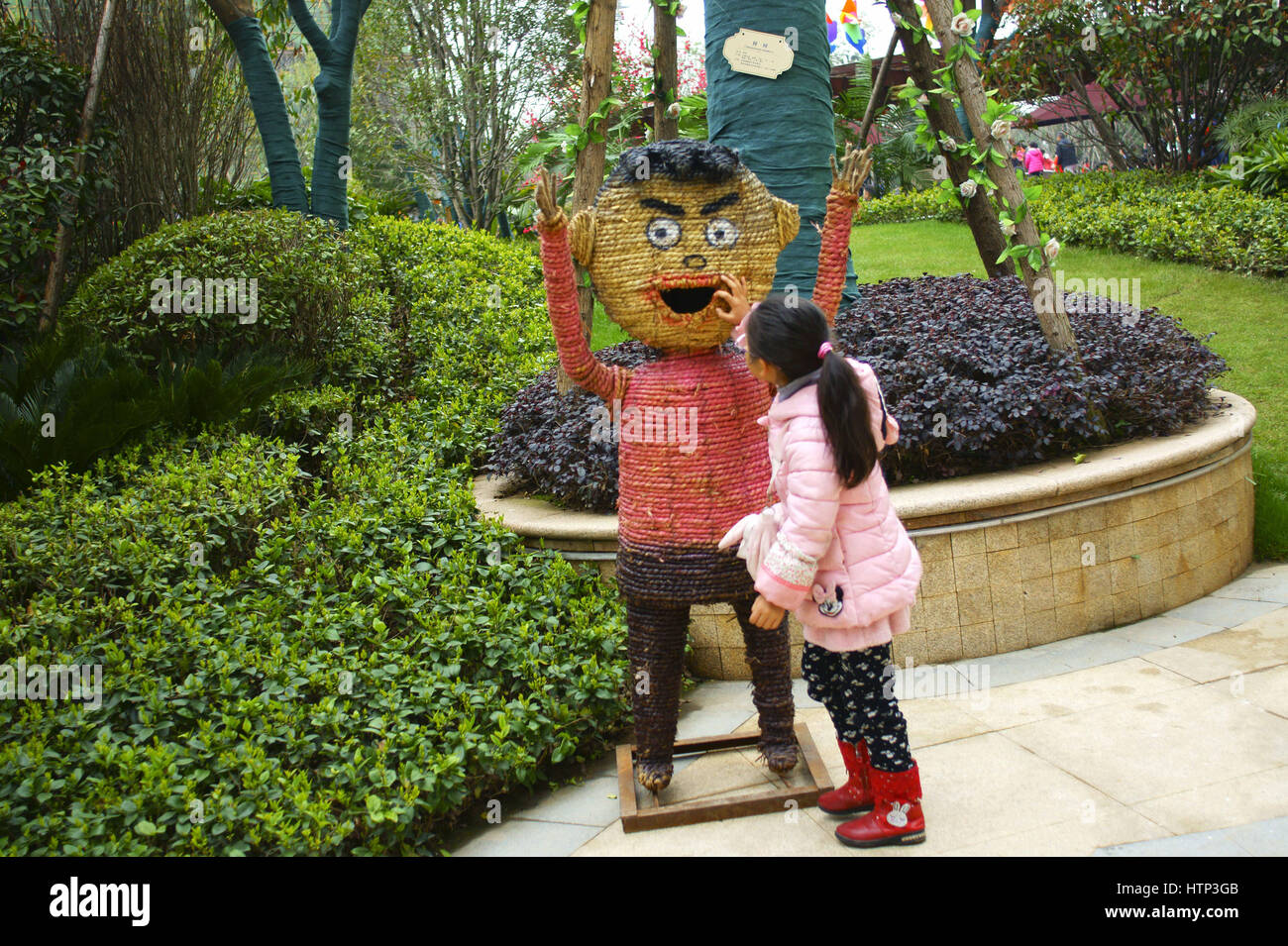 Real scarecrow hi-res stock photography and images - Alamy