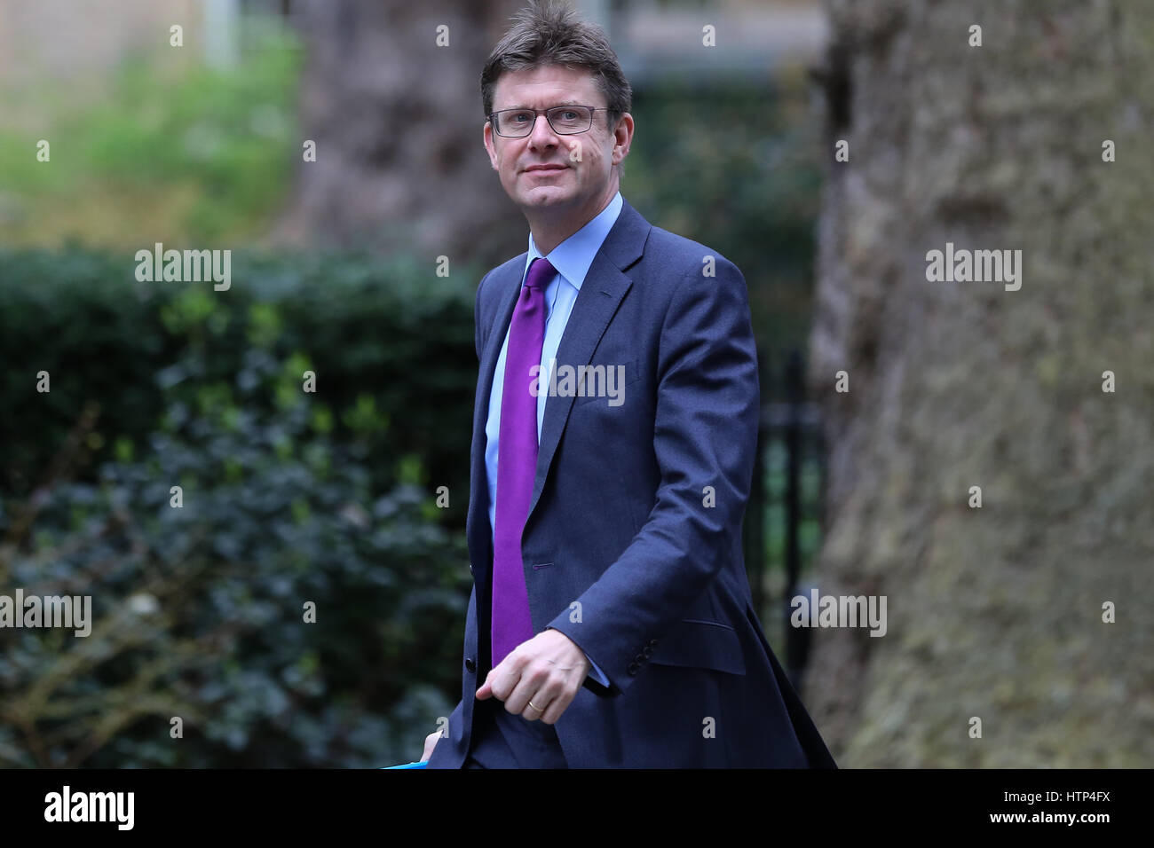 Business secretary greg clark arriving in downing street hi-res stock ...