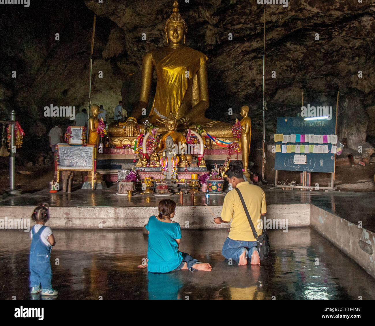 Kanchanaburi, Thailand. 15th Nov, 2006. A Thai family in the Tham ...