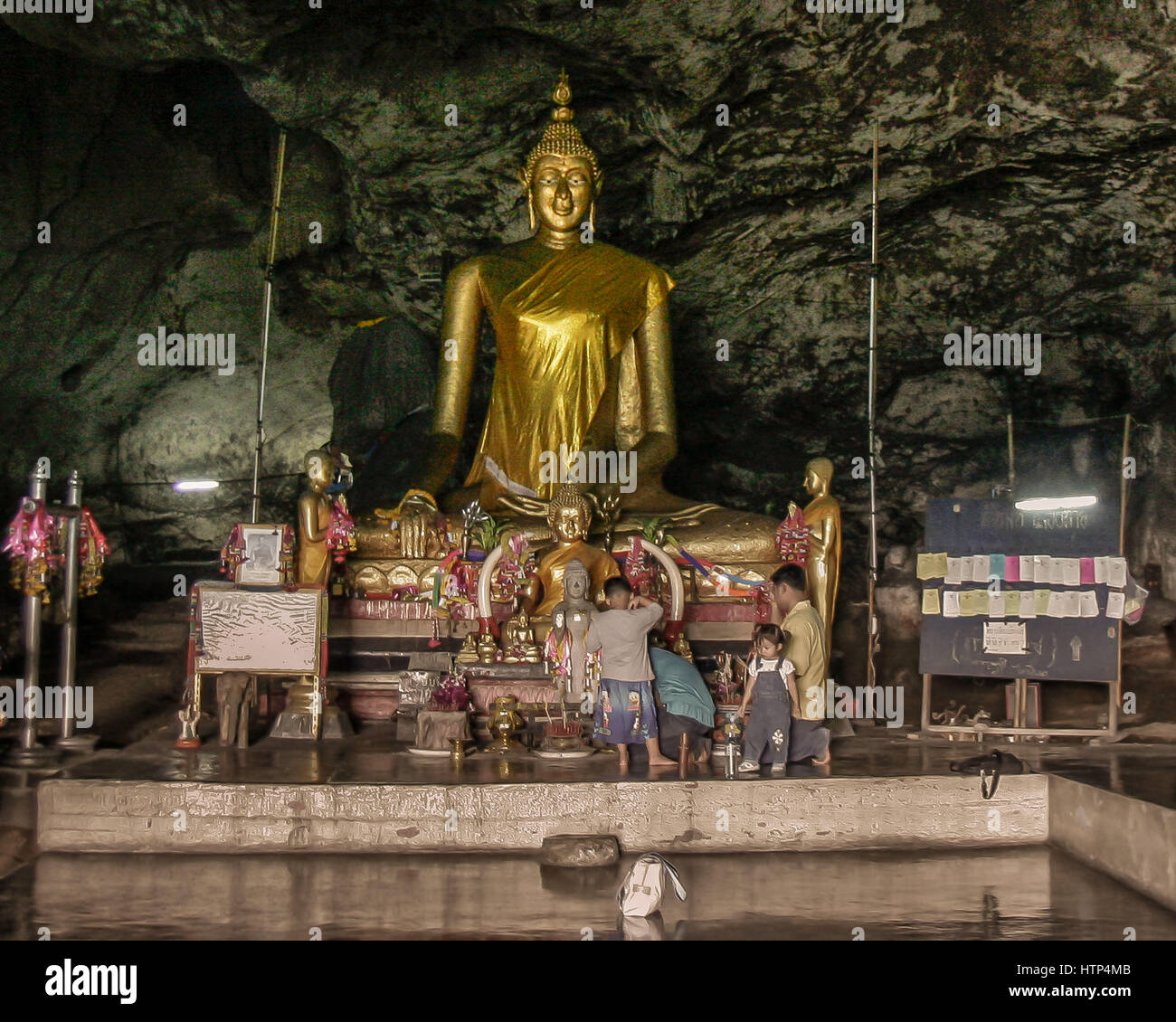 Kanchanaburi, Thailand. 15th Nov, 2006. A Thai family in the Tham ...