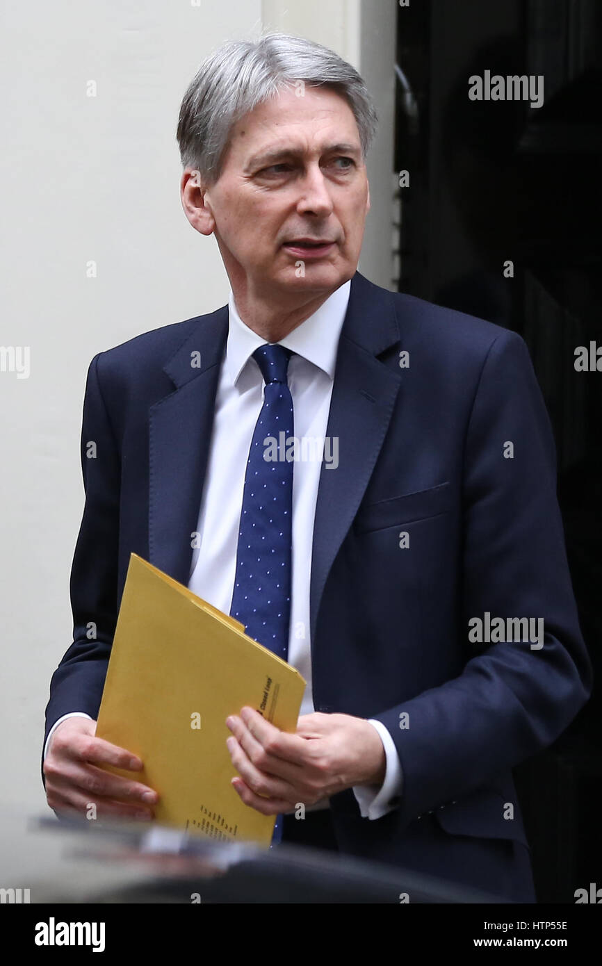 Chancellor philip hammond 11 downing street hi-res stock photography ...