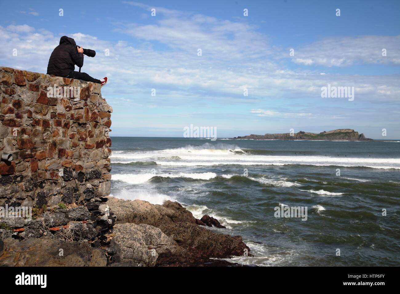 Mundaka, Spain. 1st Mar, 2017. Surfers can be seen in front of the ...