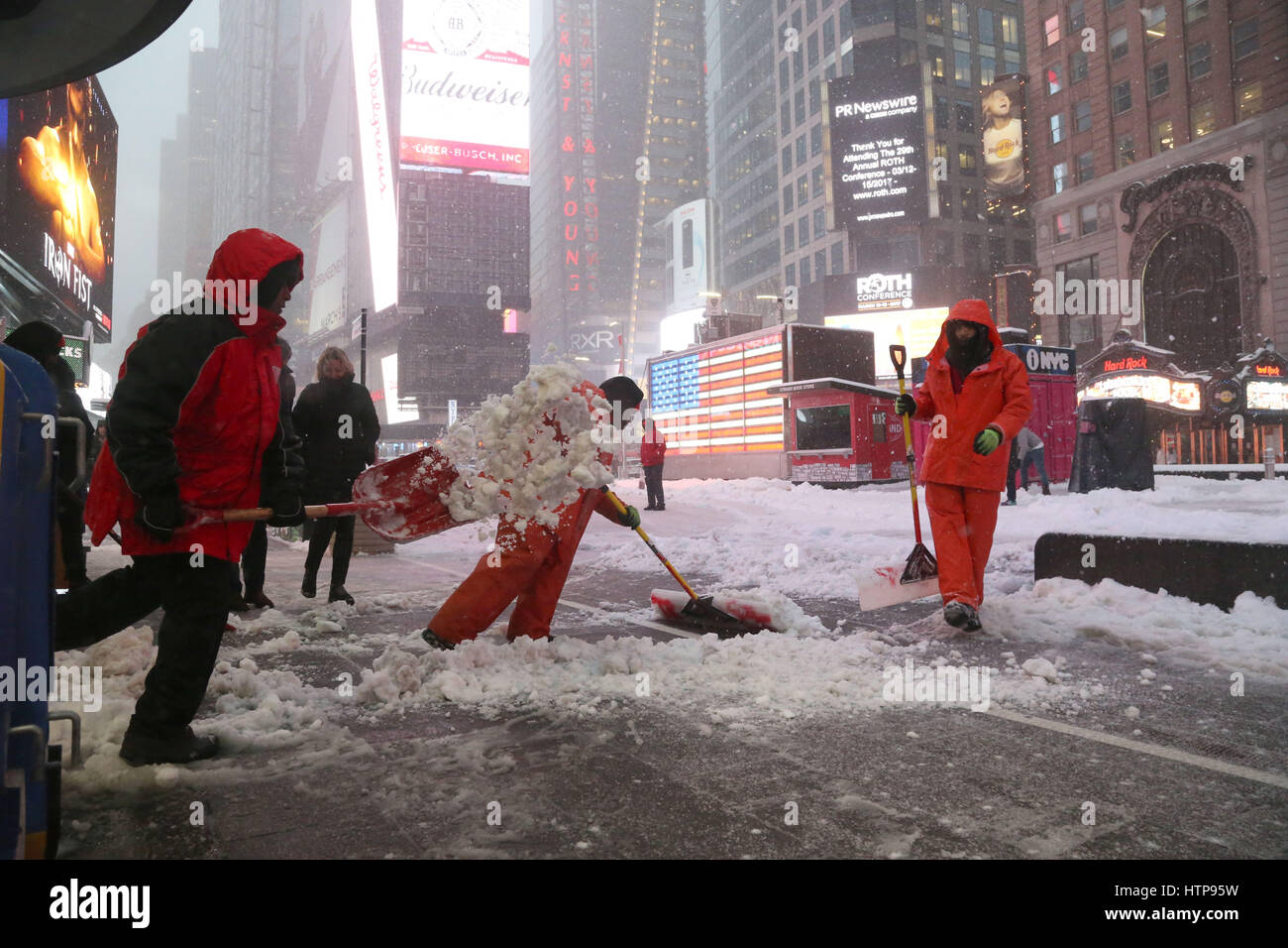 Times Square Alliance workers shovel snow in Times Square during Winter ...