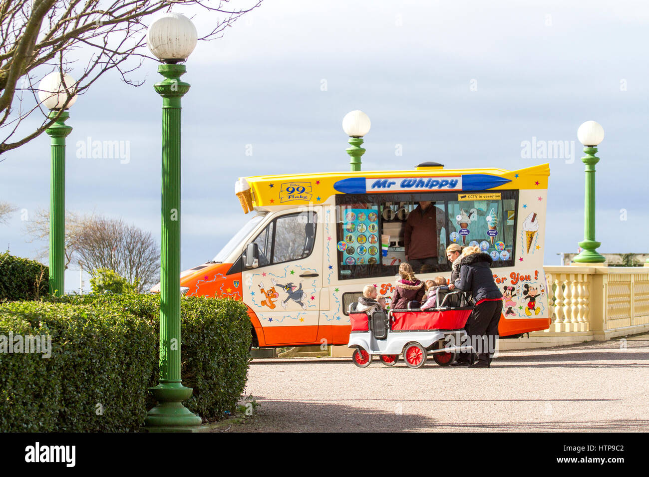 6 seater family hi-res stock photography and images - Alamy