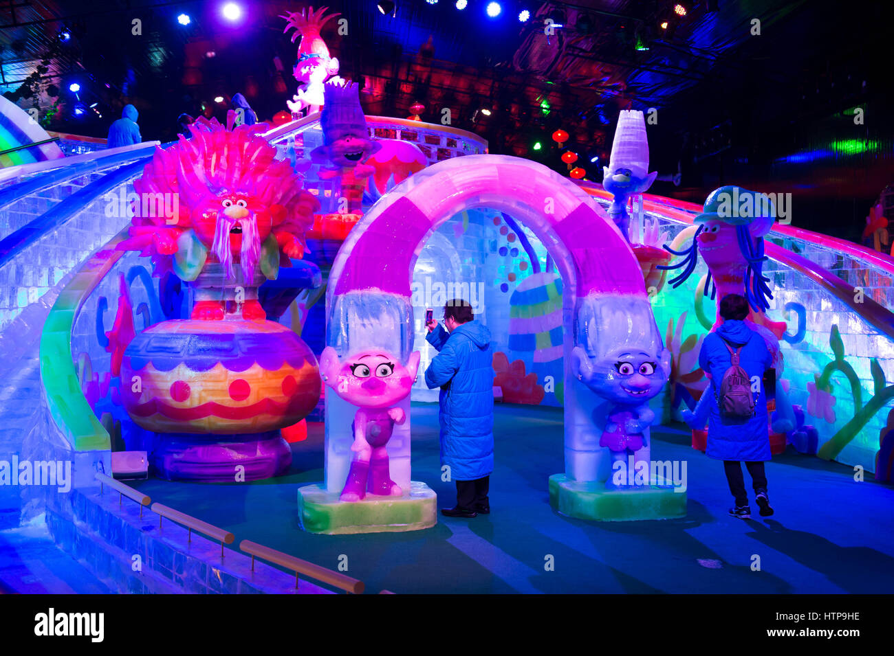 Macao, China. 16th Mar, 2017. Citizens visit the Ice World With The ...