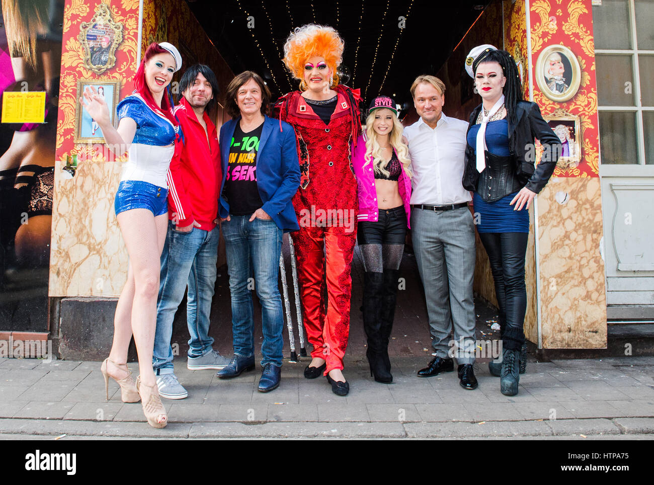 Burlesque performer hi-res stock photography and images - Alamy
