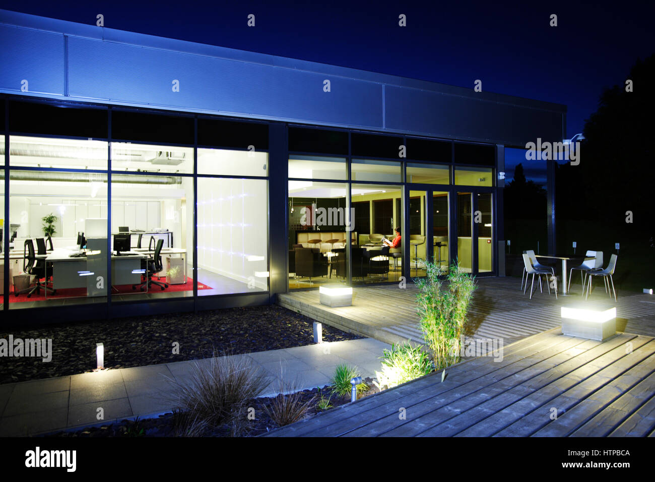 Cardiff night scene hi-res stock photography and images - Alamy