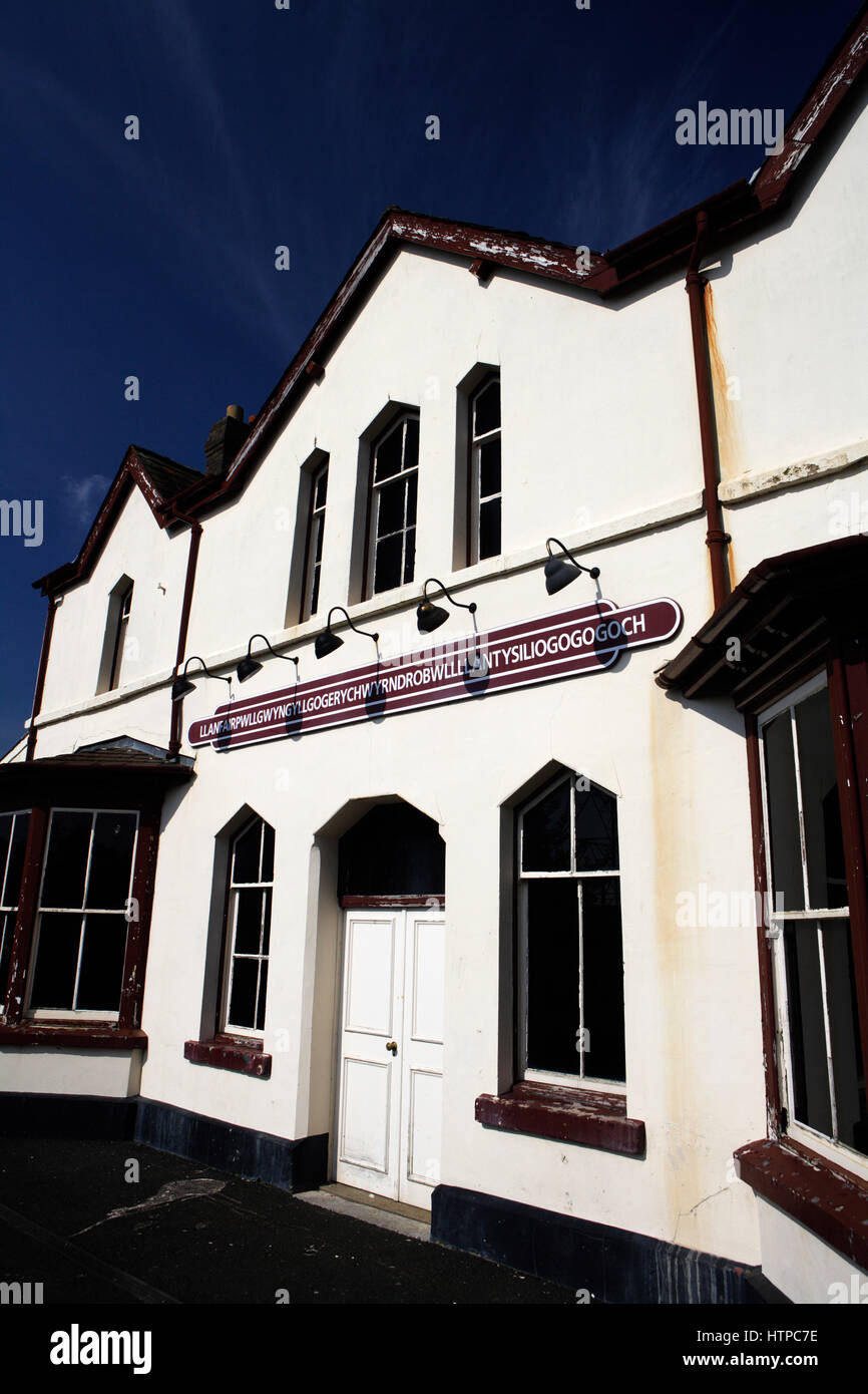 Llanfair pg railway station sign hi-res stock photography and images ...