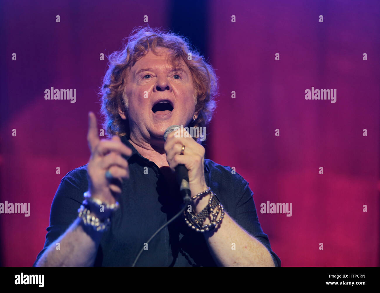Simply red music hi-res stock photography and images - Alamy