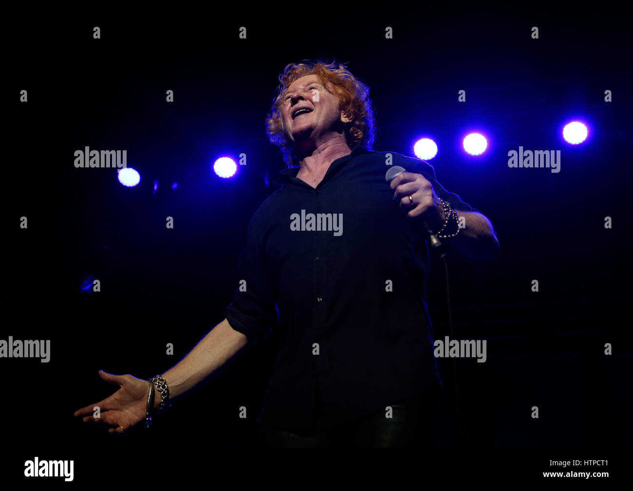 Simply red hi-res stock photography and images - Alamy