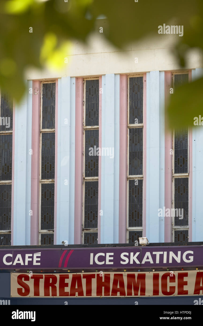 Ice rink and cafe hi-res stock photography and images - Alamy