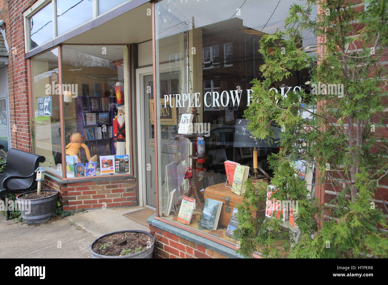 Small southern town book store Stock Photo - Alamy