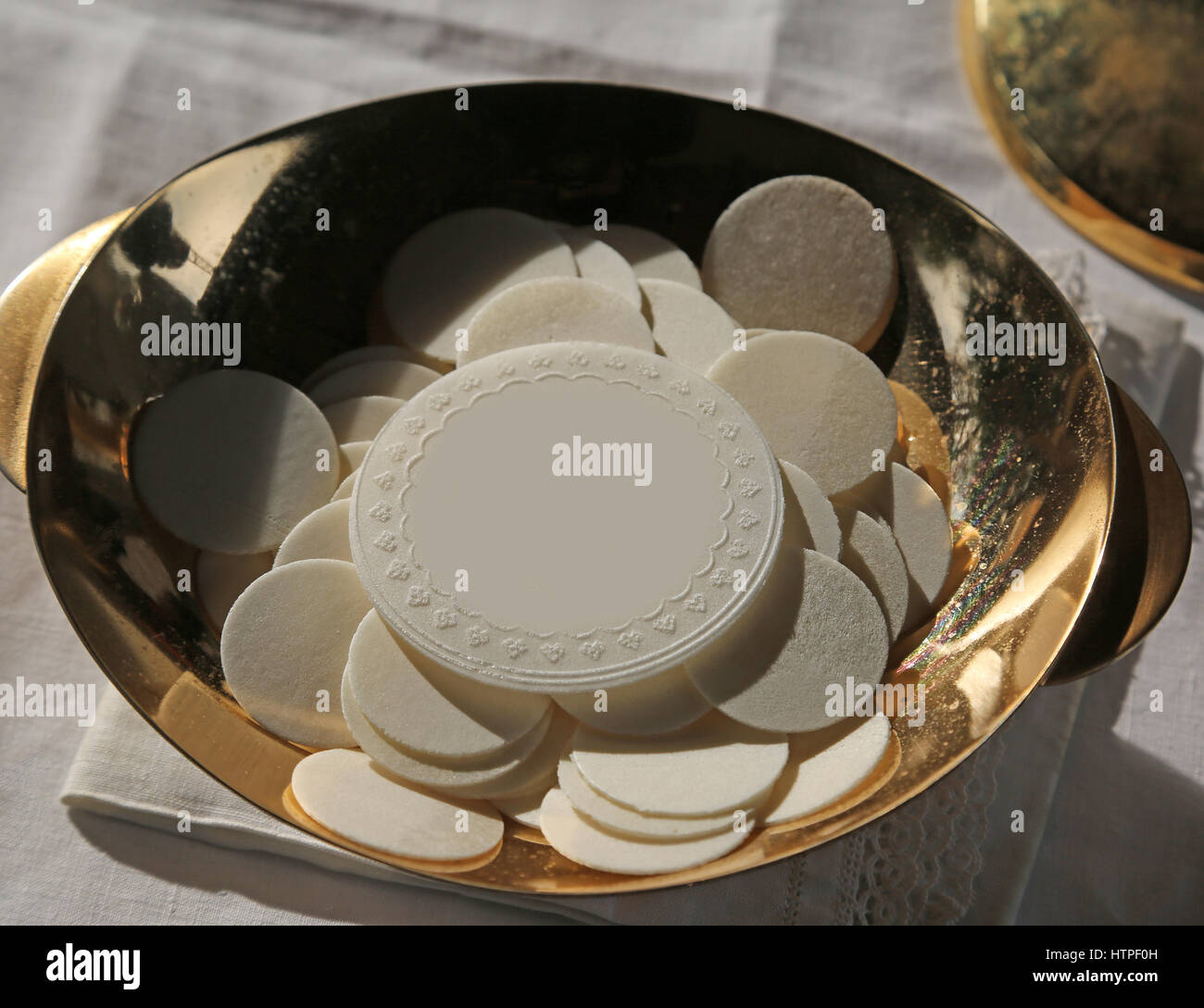 Consecrated host hi-res stock photography and images - Alamy