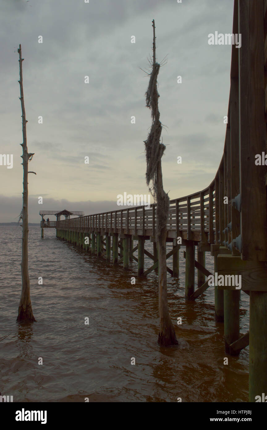 Curved pier hi-res stock photography and images - Alamy