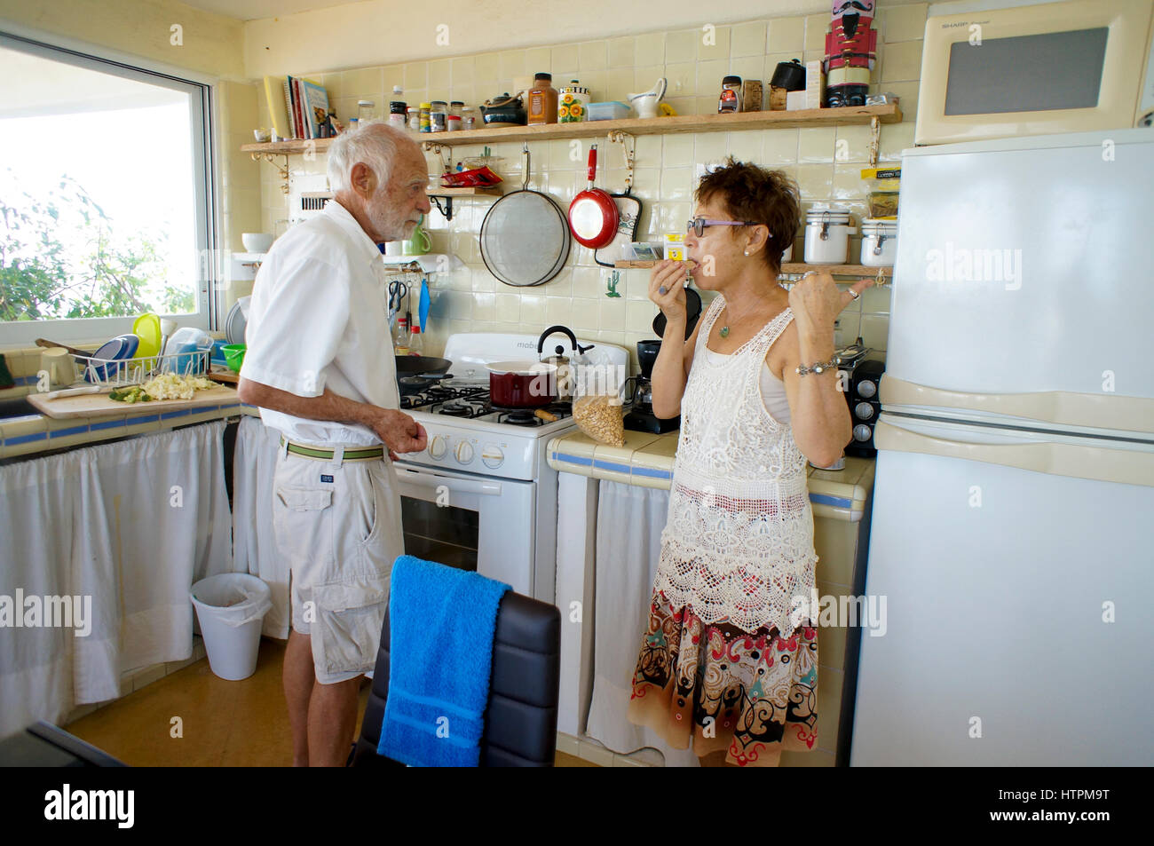 Woman daughter cooking food hi-res stock photography and images - Alamy