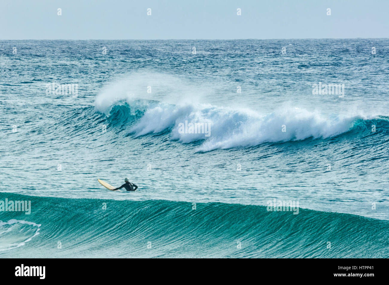 Rolling waves hi-res stock photography and images - Alamy