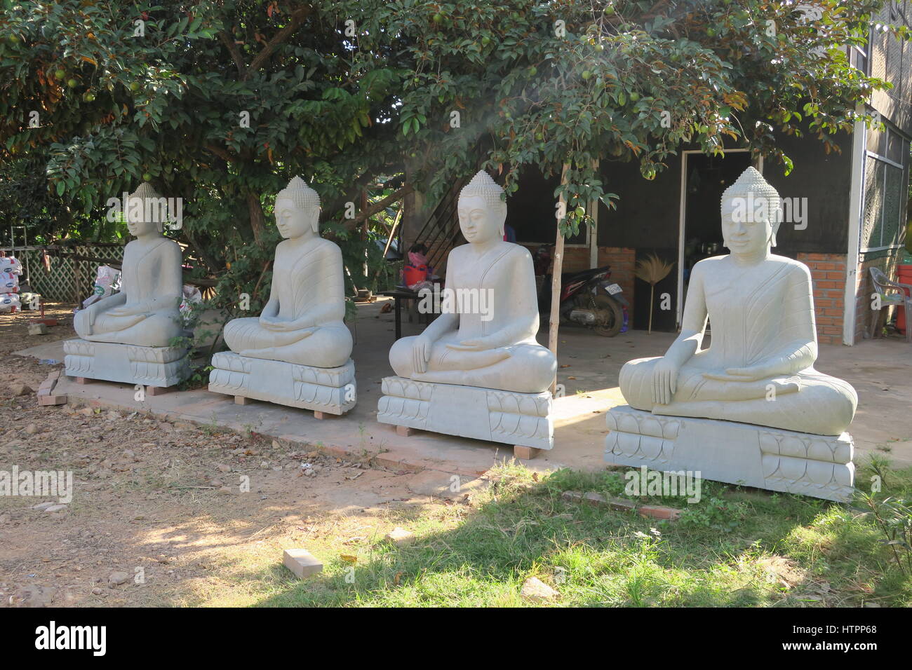 Lots of statues at roadside shop Stock Photo - Alamy