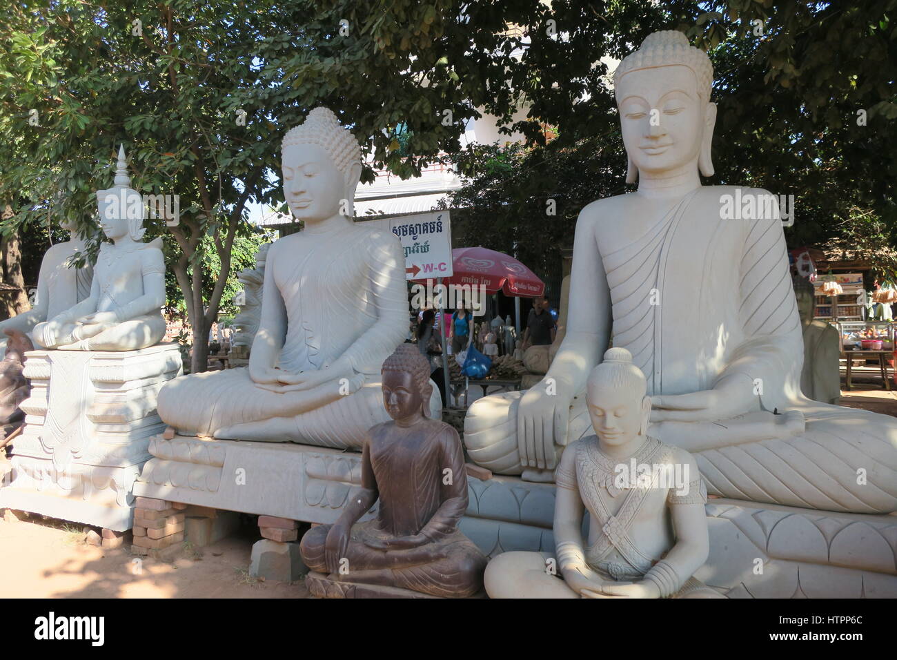 Lots of statues at roadside shop Stock Photo - Alamy