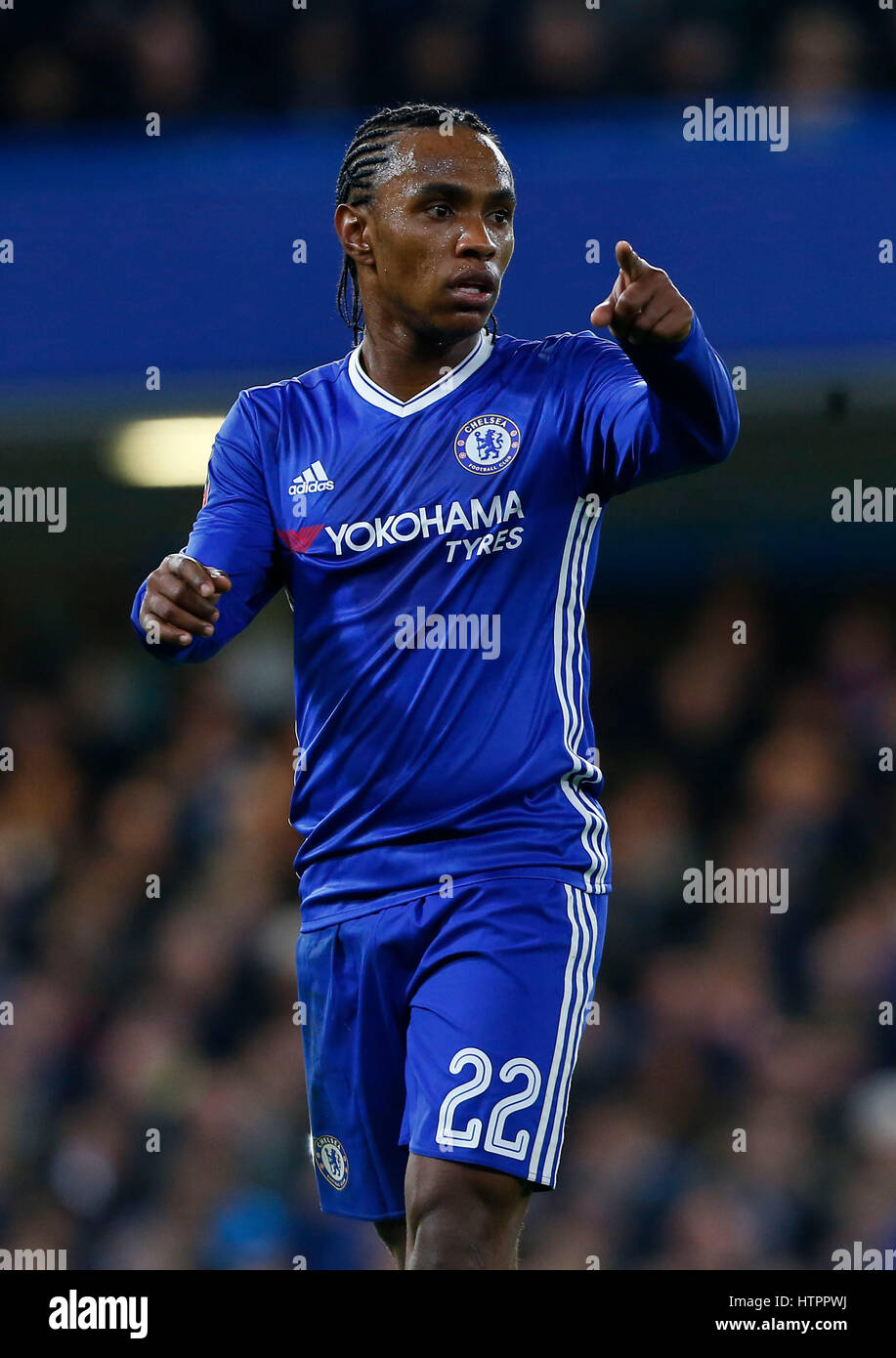 Willian chelsea in action hi-res stock photography and images - Alamy