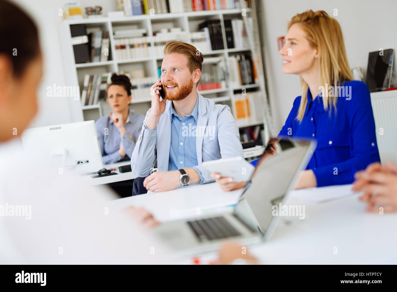Two coworkers sitting in office hi-res stock photography and images - Alamy