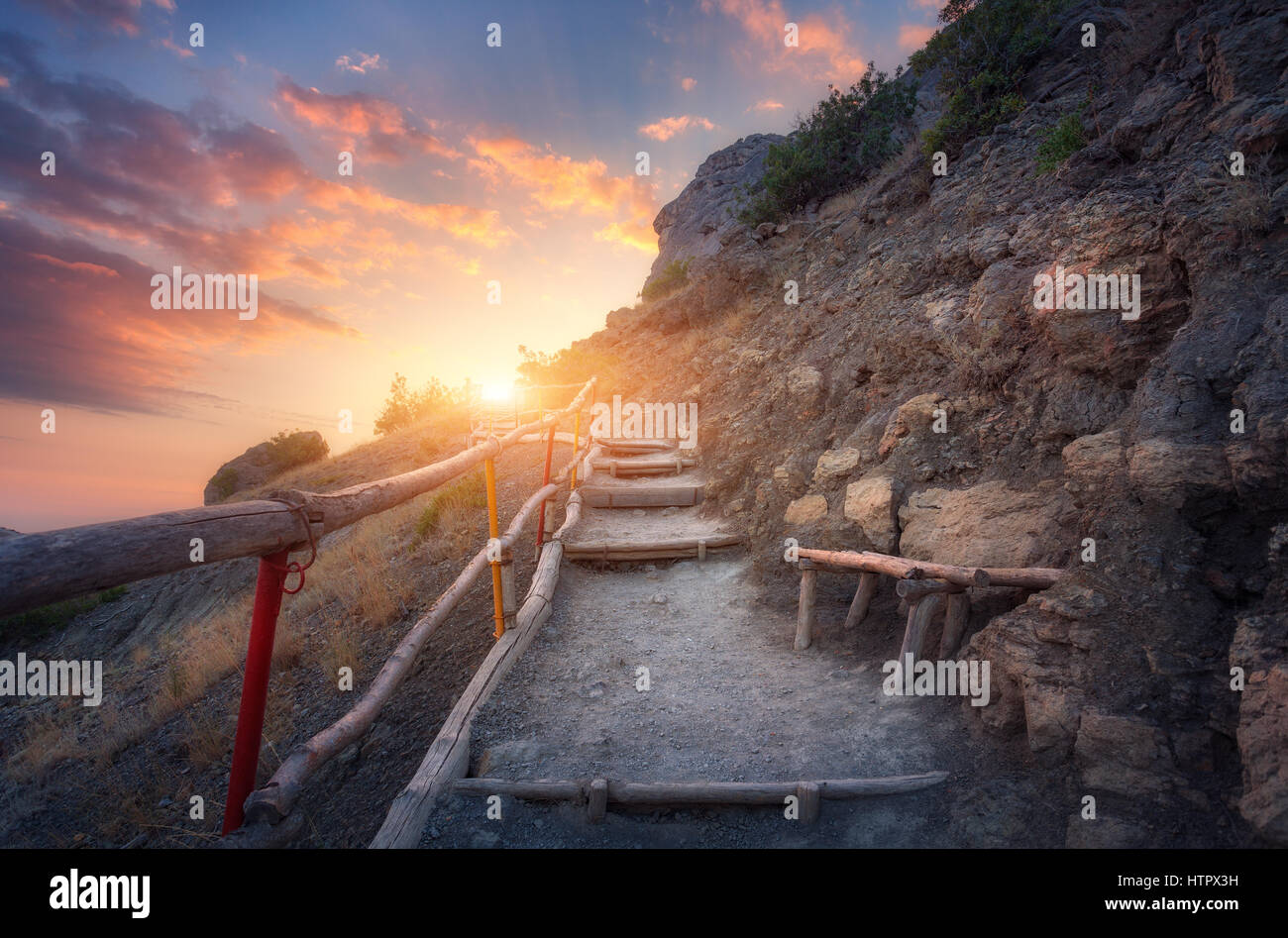 Pathway walkway hi-res stock photography and images - Alamy