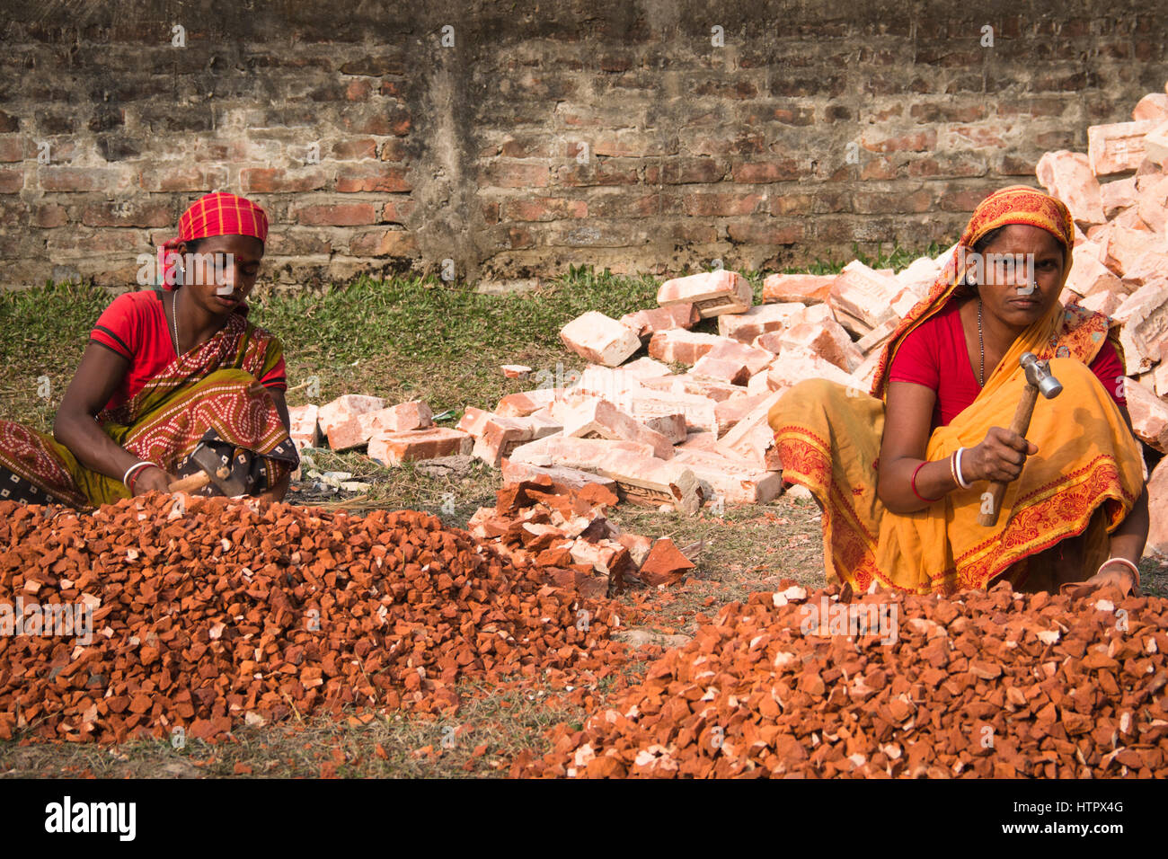 Female work bangladesh hi-res stock photography and images - Alamy