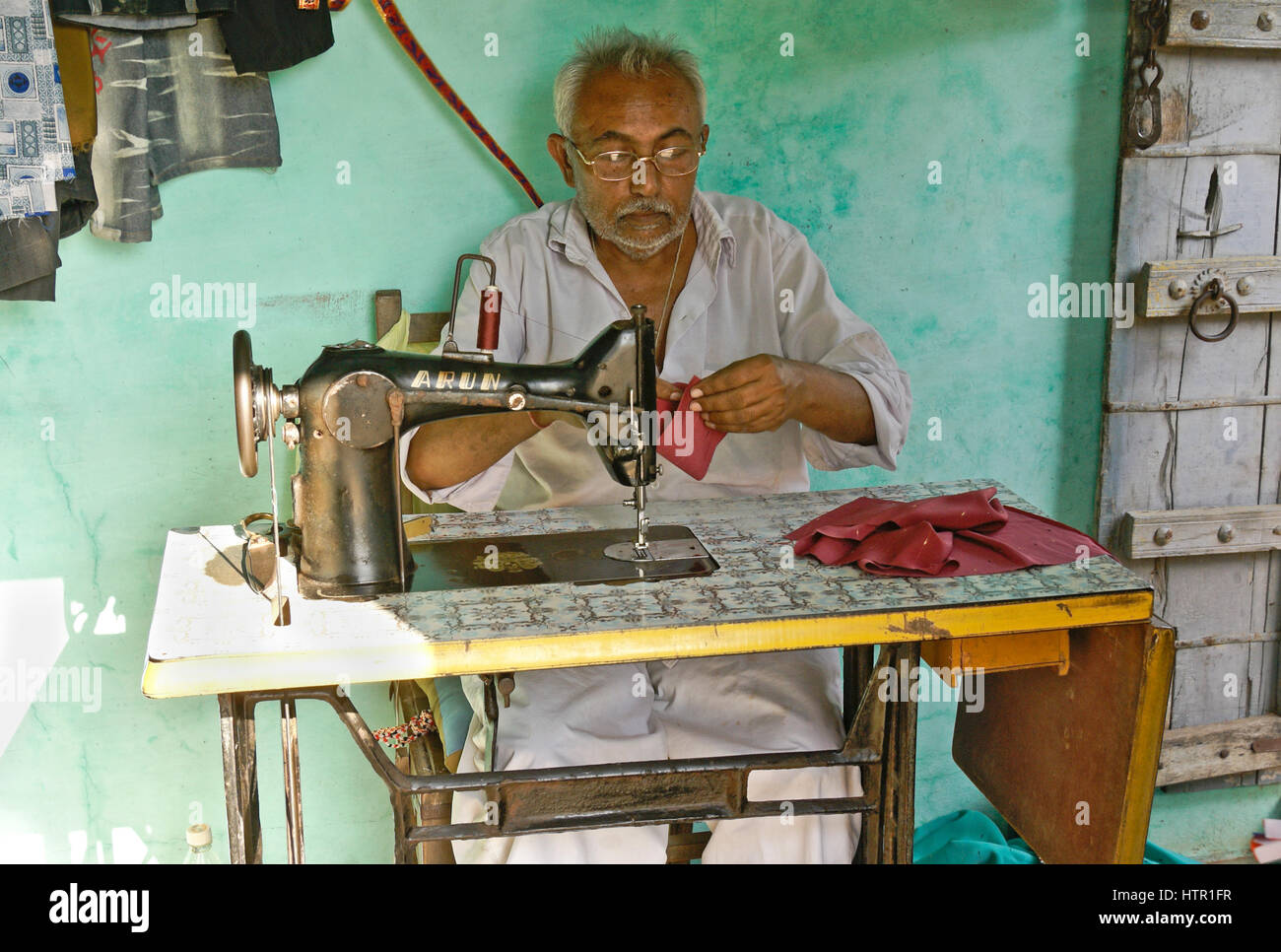 Tailor india hi-res stock photography and images - Alamy