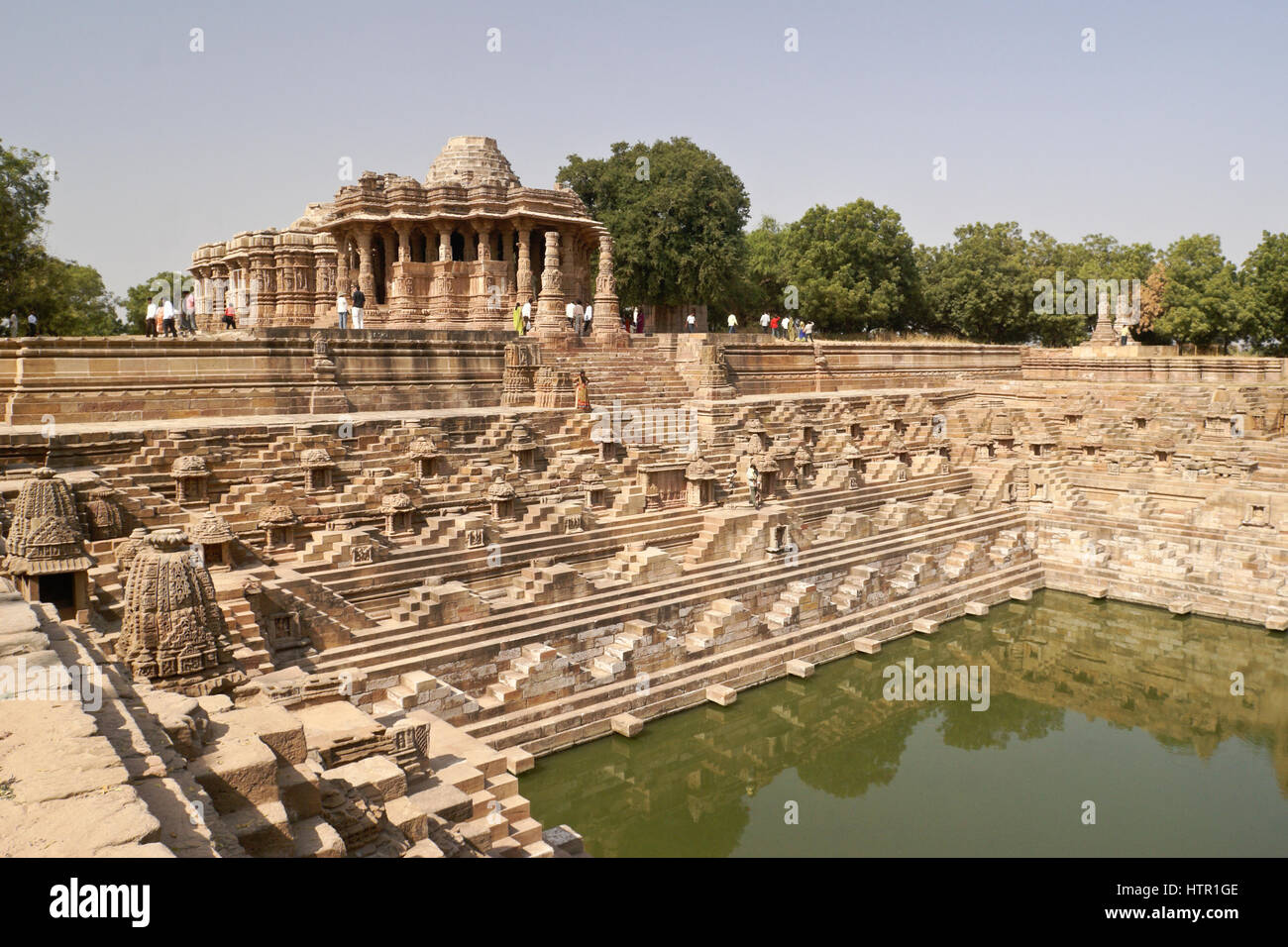 Sun Temple (Hindu) and stepwell at Modhera, Gujarat, India Stock Photo ...