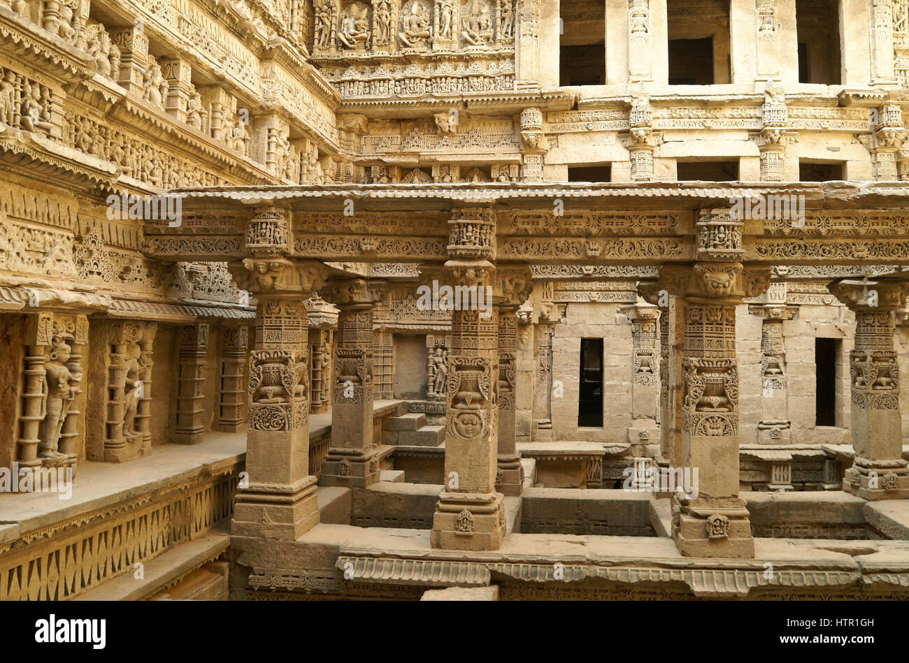 Ornately carved sandstone columns and walls of Rani-ki-Vav stepwell ...