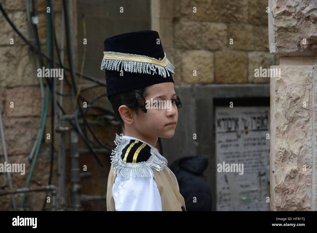 An orthodox jewish child dressed up hi-res stock photography and images ...