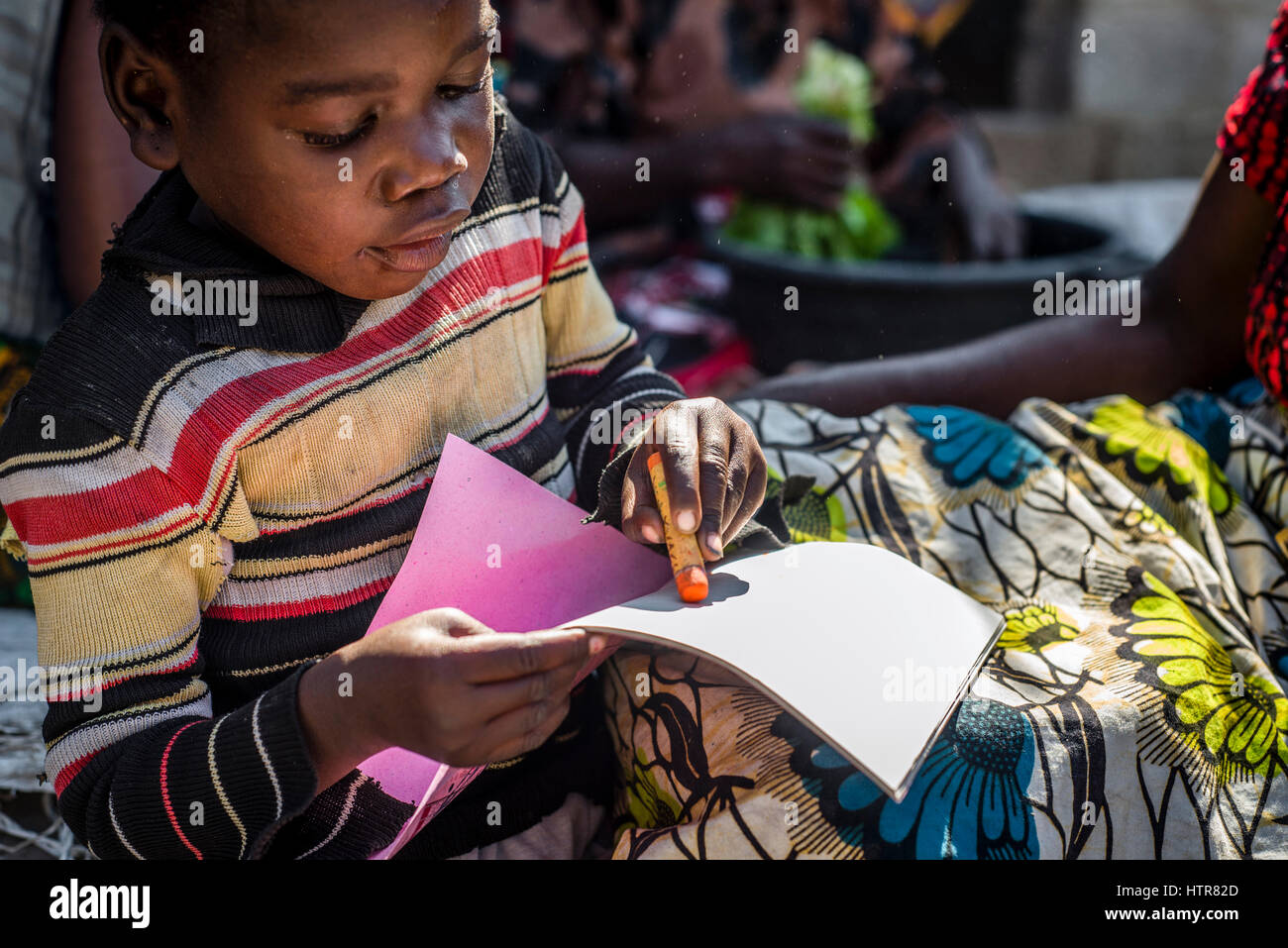 Child children drawing orphanage hi-res stock photography and images ...