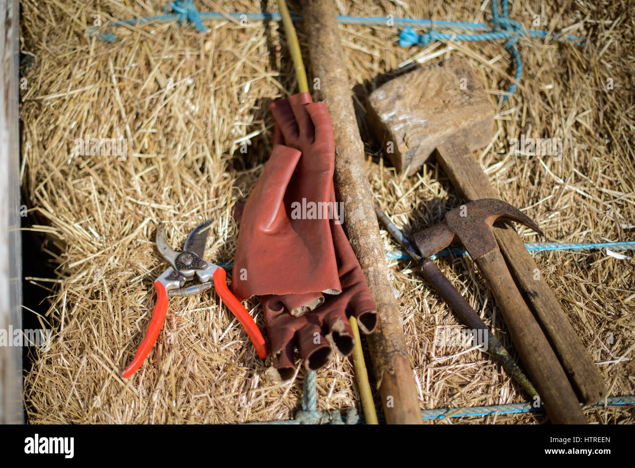 Straw bale construction hi-res stock photography and images - Alamy