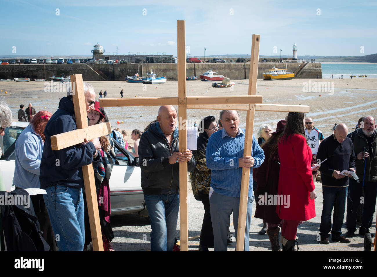 Group people holding cross praying hi-res stock photography and images ...