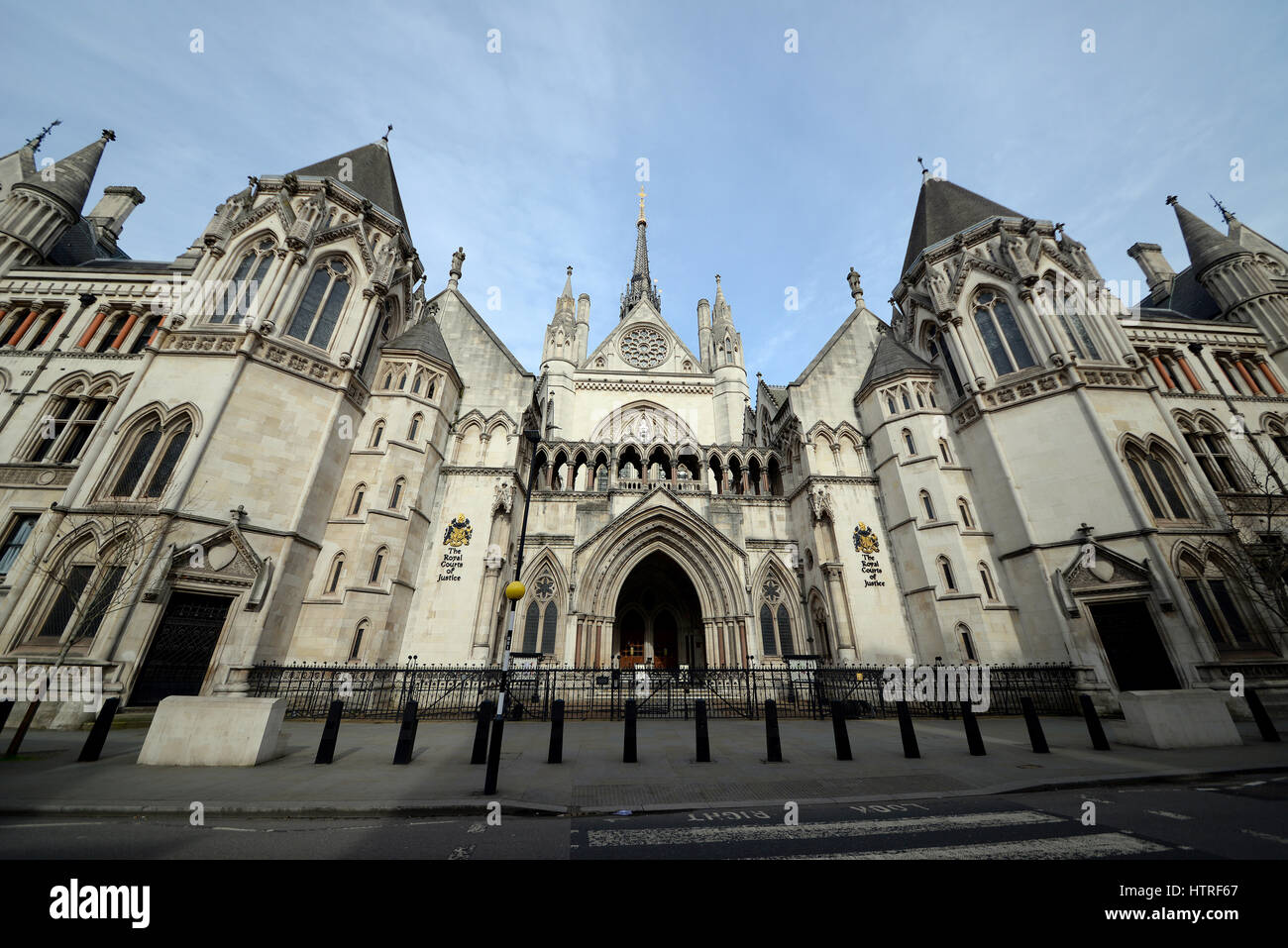 The Royal Courts of Justice, commonly called the Law Courts, is a court ...