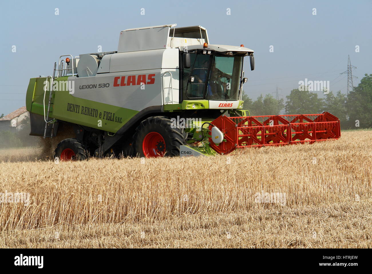 Combine Harvester In Wheat Field: reap, reaping, reaper Stock Photo - Alamy
