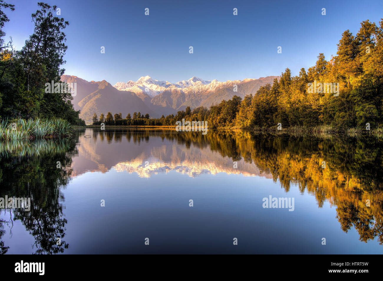 New zealand reflection mount cook hi-res stock photography and images ...