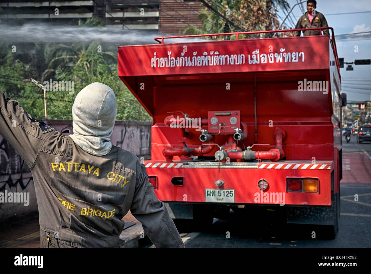 Fireman using water hi-res stock photography and images - Alamy