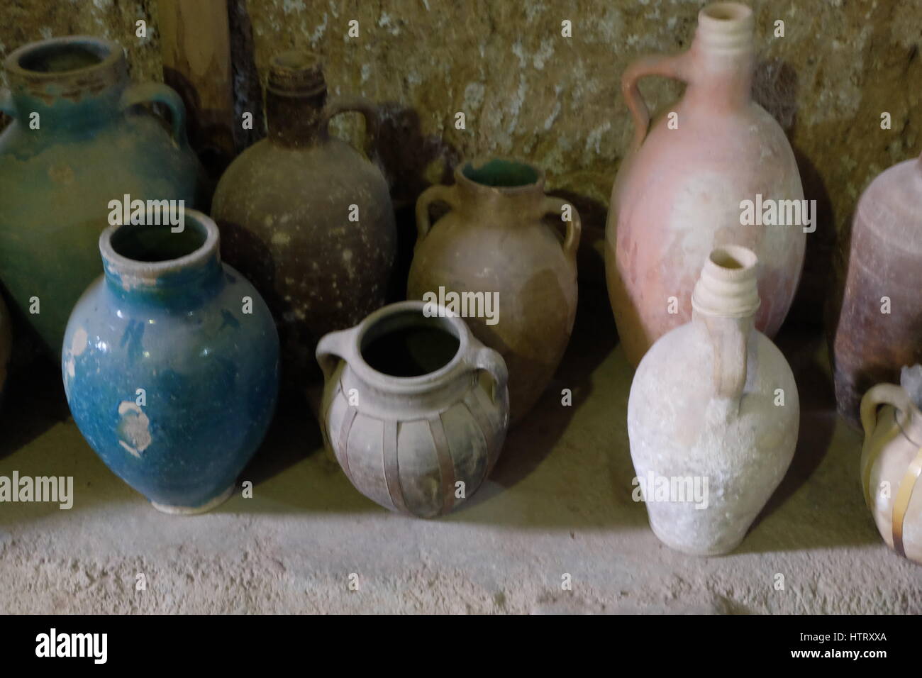 Middle east pottery hi-res stock photography and images - Alamy