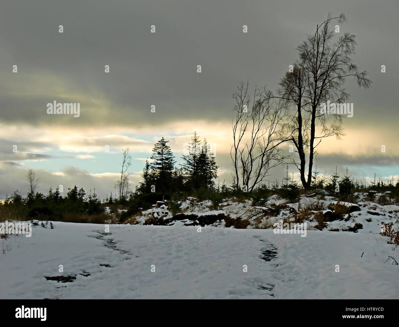 Snowy skies hi-res stock photography and images - Alamy