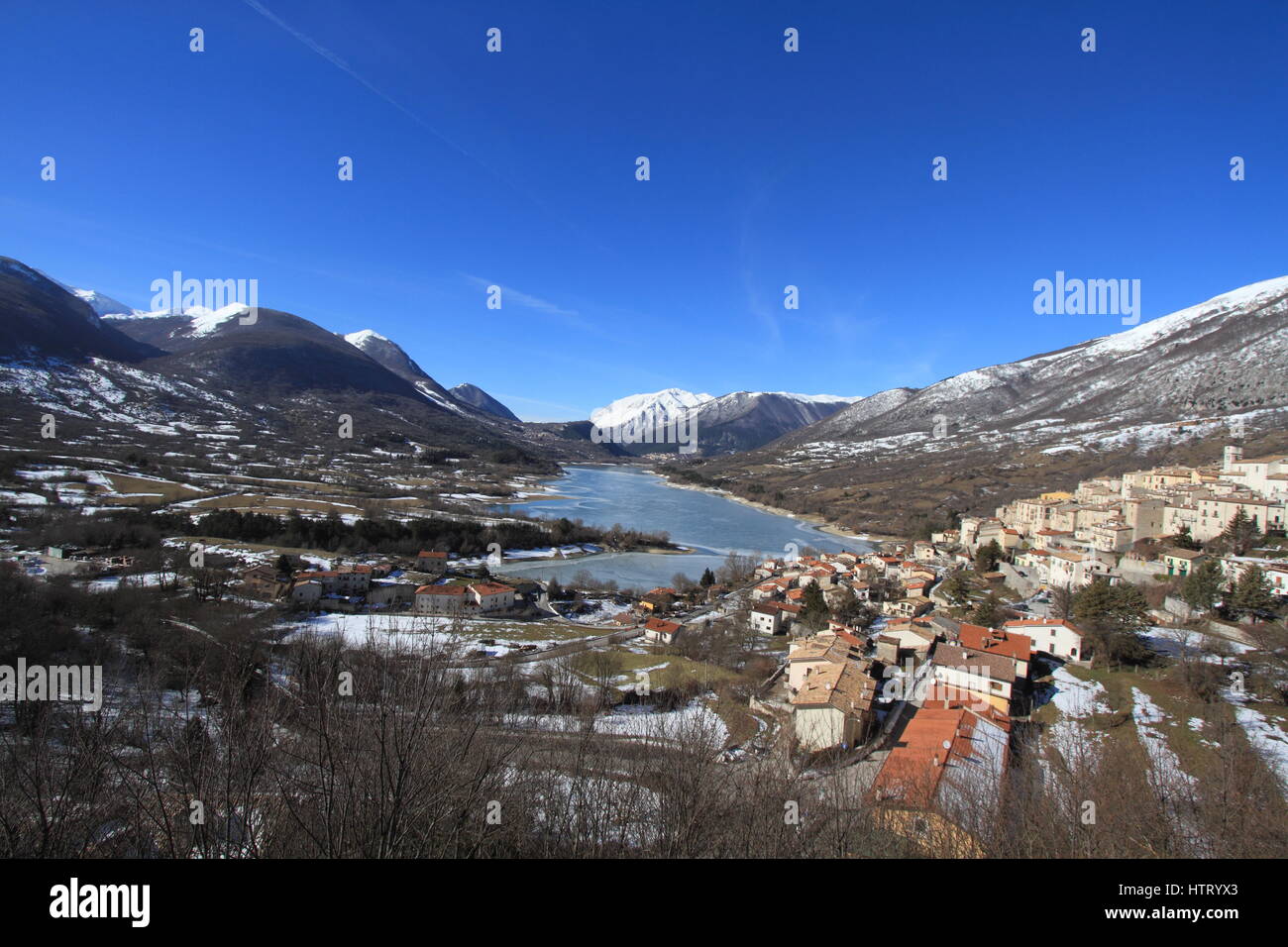 Lake of barrea hi-res stock photography and images - Alamy