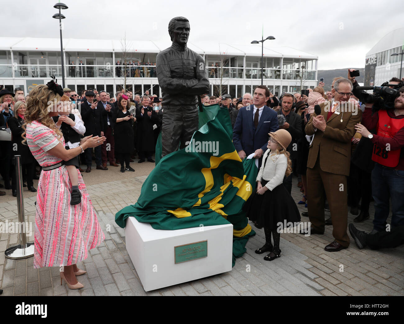 AP McCoy unveils a statue of himself during Champion Day of the 2017 ...