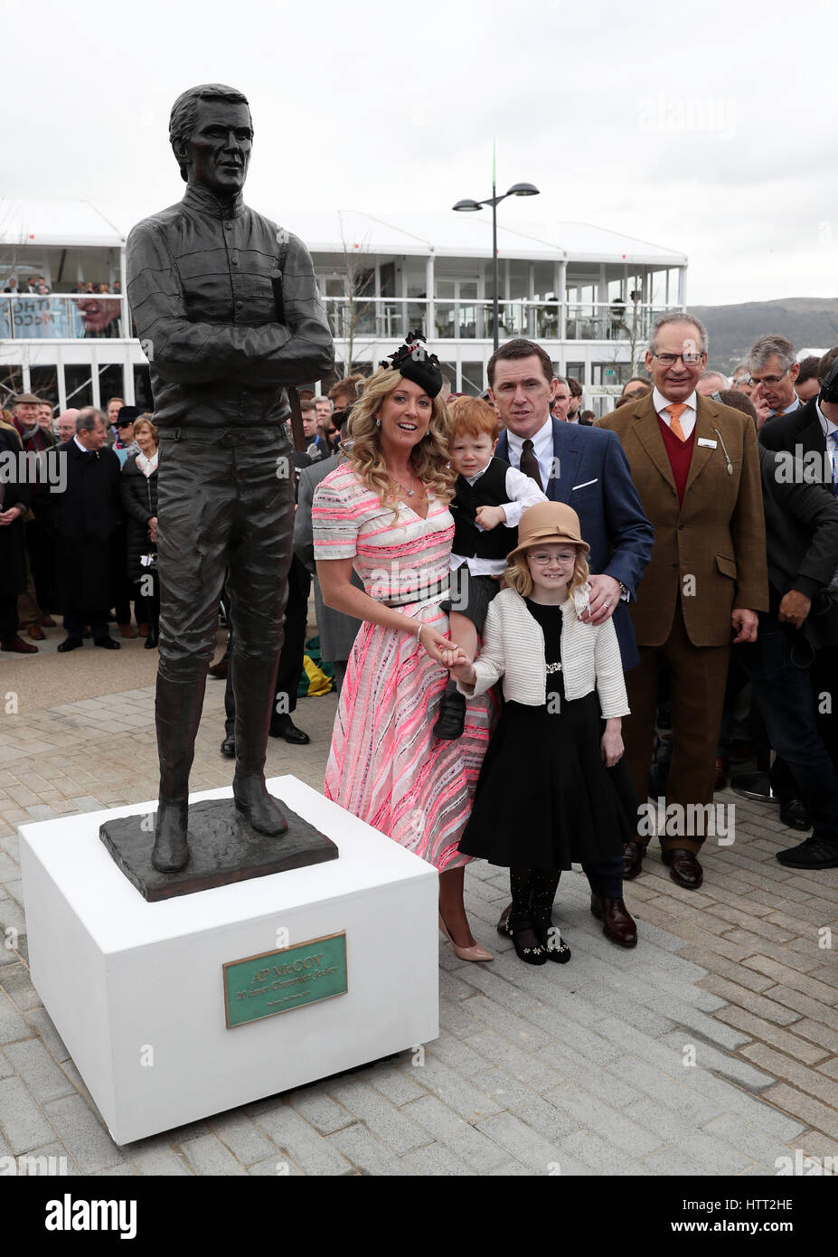 AP McCoy unveils a statue of himself during Champion Day of the 2017 ...