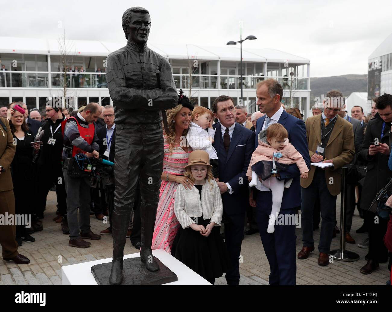 AP McCoy unveils a statue of himself during Champion Day of the 2017 ...