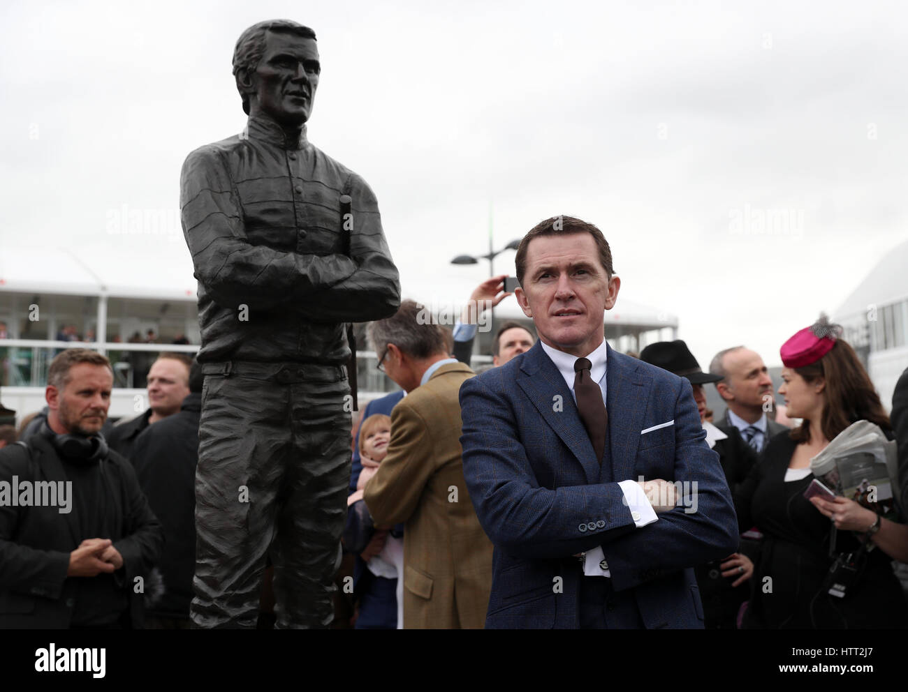 AP McCoy unveils a statue of himself during Champion Day of the 2017 ...