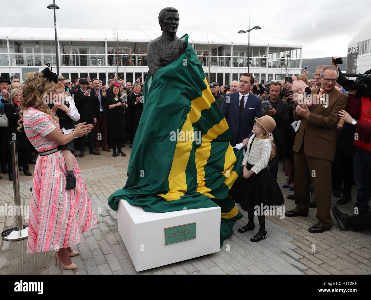 AP McCoy unveils a statue of himself during Champion Day of the 2017 ...