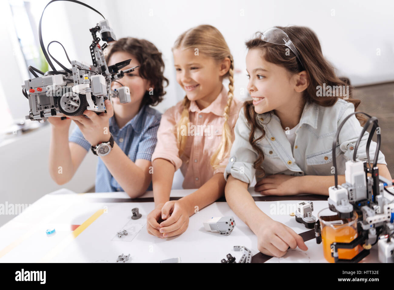 Kids exploring hi-res stock photography and images - Alamy
