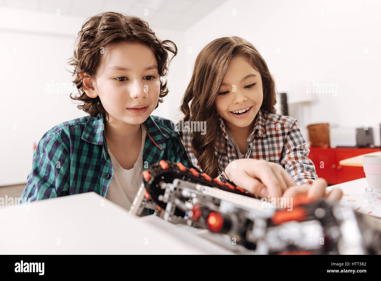 Kids programming hi-res stock photography and images - Alamy
