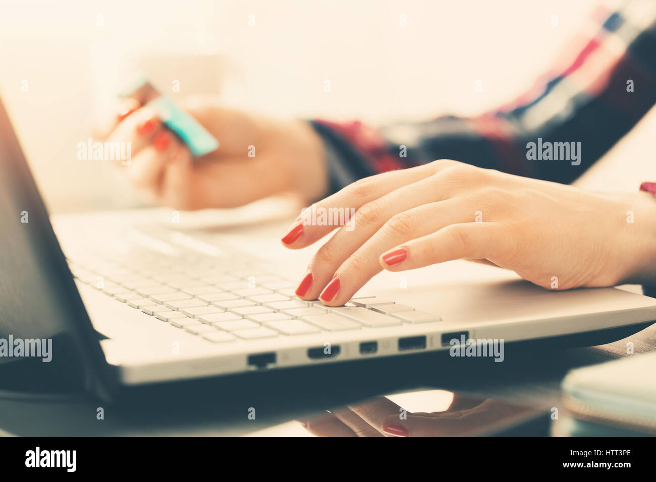 Business woman credit card laptop hi-res stock photography and images ...
